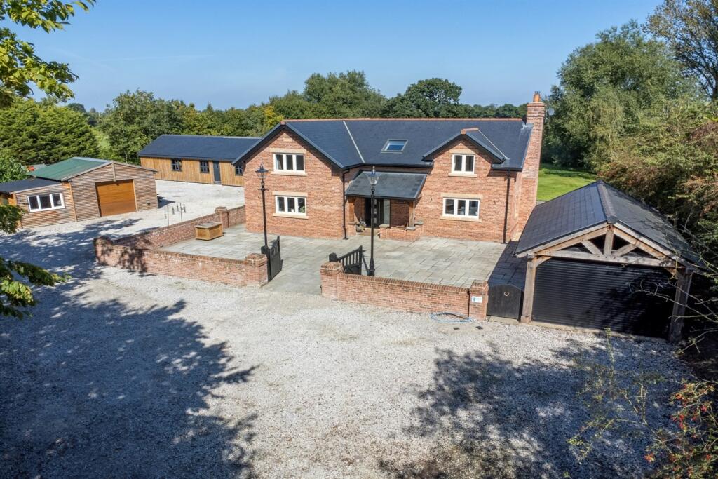 4 bedroom detached house for sale in Hulme Hall Lane, Allostock, WA16