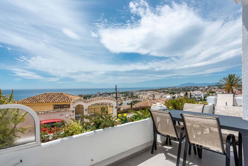 2 bedroom apartment for sale in Andalucia, Malaga, Riviera Del Sol, Spain