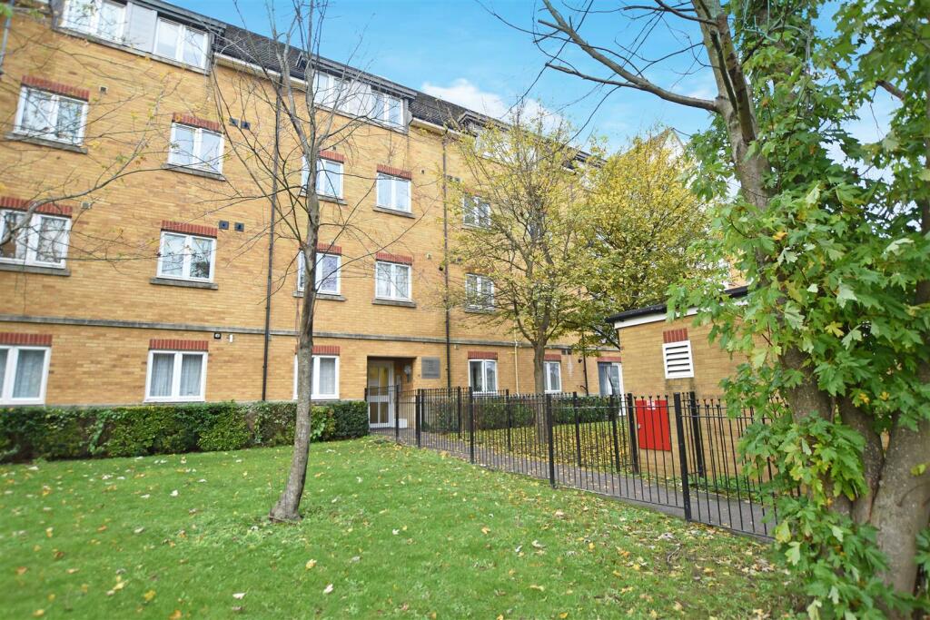 1 bedroom apartment for sale in Wood Lane, Isleworth, TW7