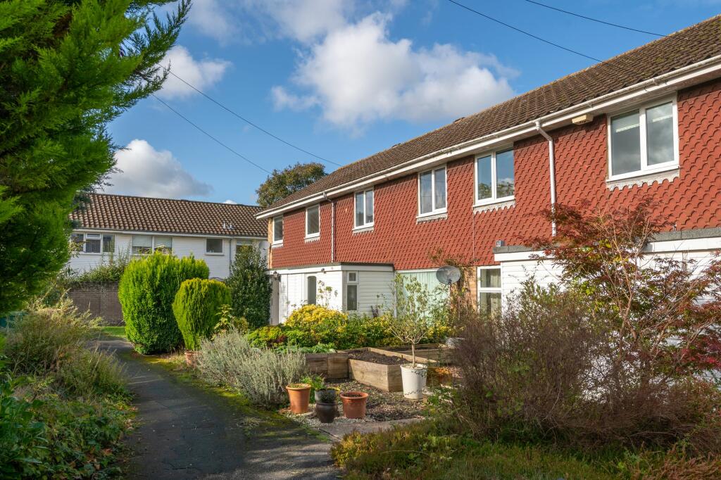 3 bedroom terraced house for sale in Burnham Drive, Reigate, RH2