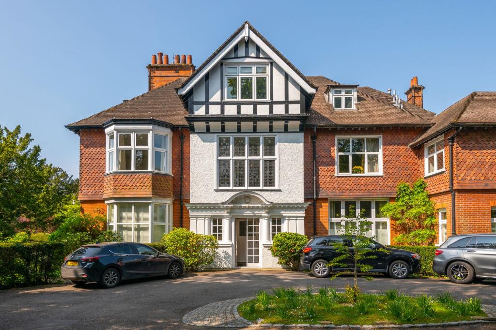 2 bedroom apartment for sale in Wray Common Road, Reigate, RH2