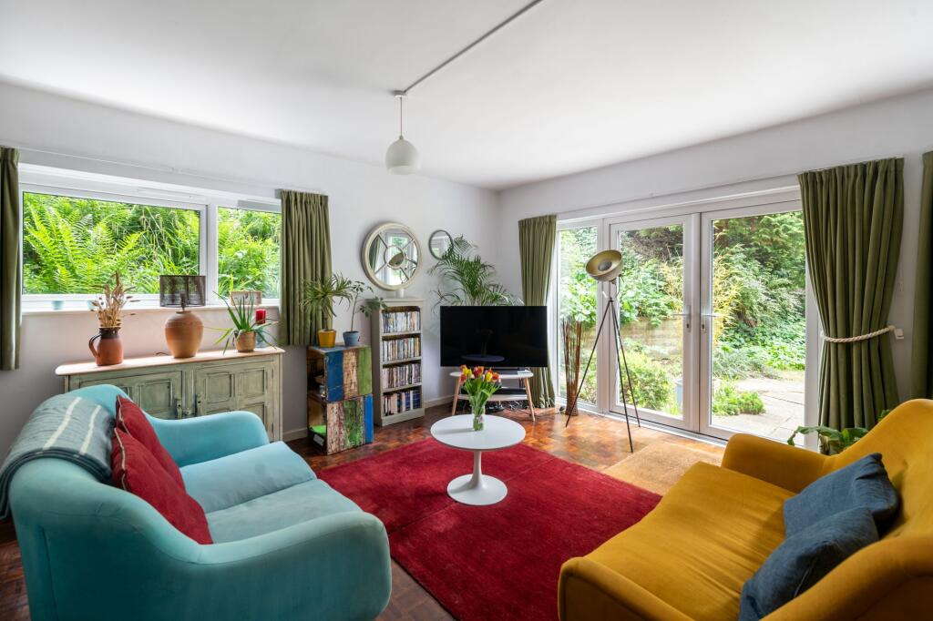 2 bedroom apartment for sale in Wray Common Road, Reigate, RH2
