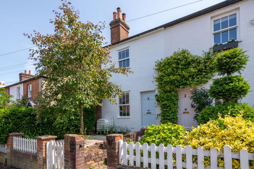 2 bedroom terraced house for sale in Nutley Lane, Reigate, RH2