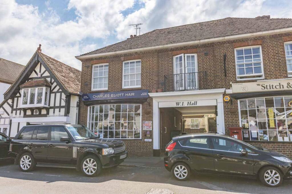 2 bedroom flat for sale in Datchet, SL3