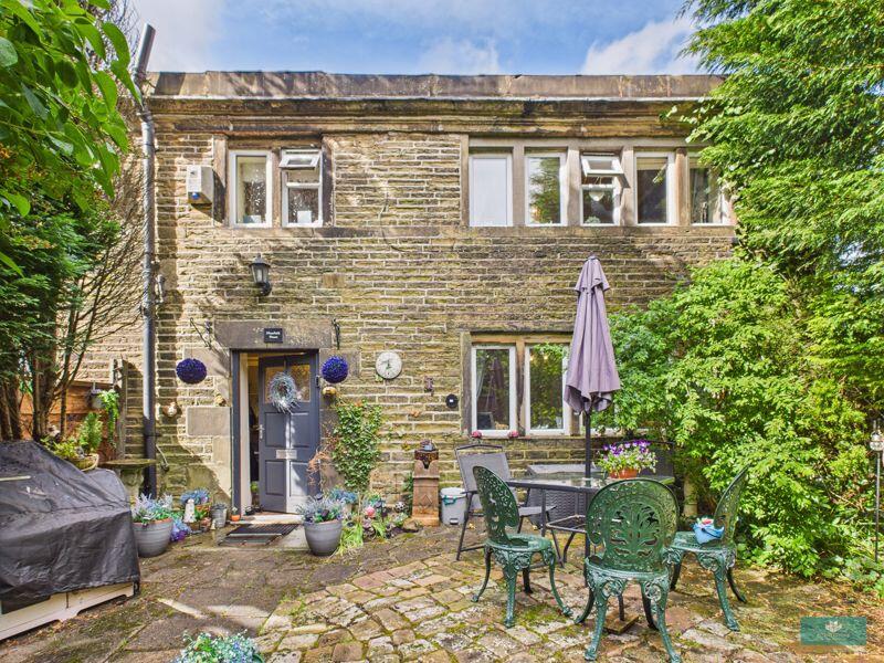 6 bedroom cottage for sale in Rochdale Road, Oldham, OL2