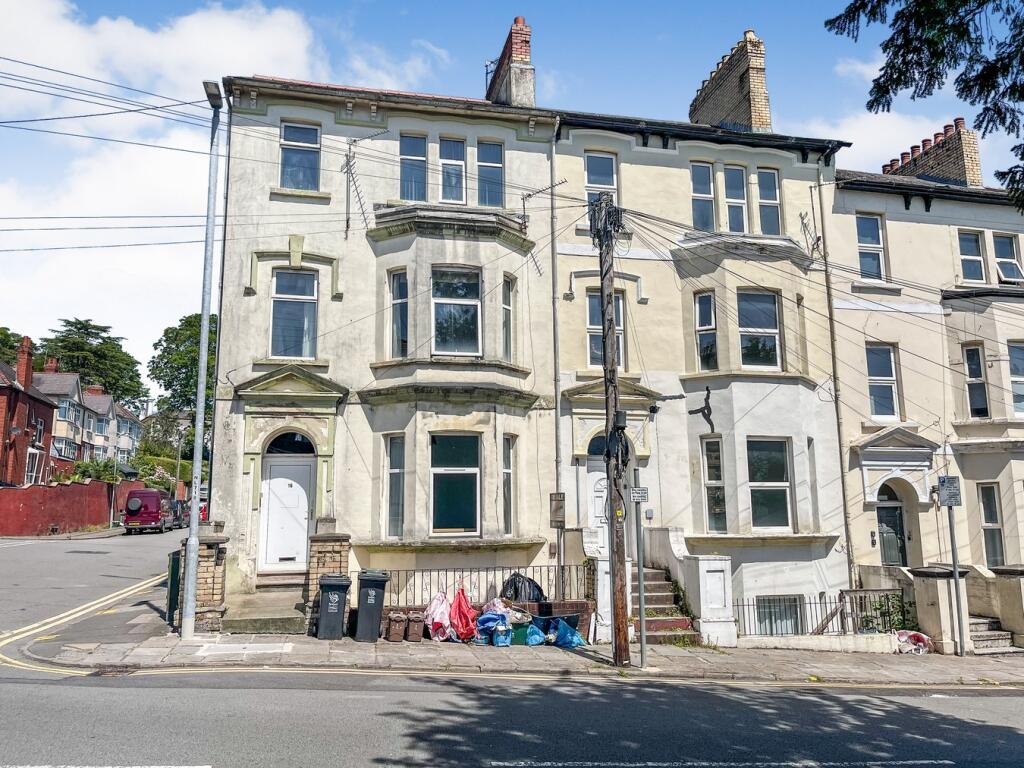 1 bedroom flat for sale in Clytha Square, Newport, NP20
