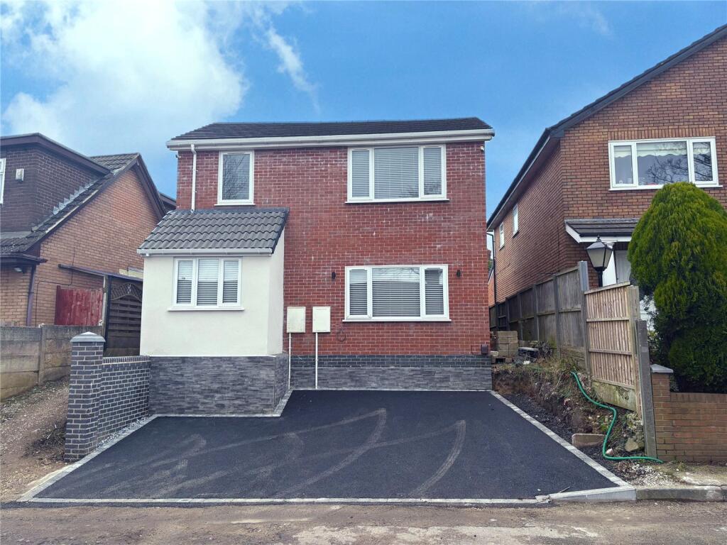 3 bedroom detached house for sale in Hawthorn Road, Sutton Leach, St ...