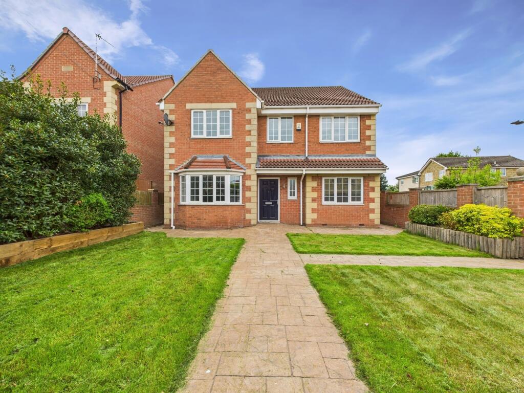 4 bedroom detached house for sale in Doncaster Road, Whitley, DN14