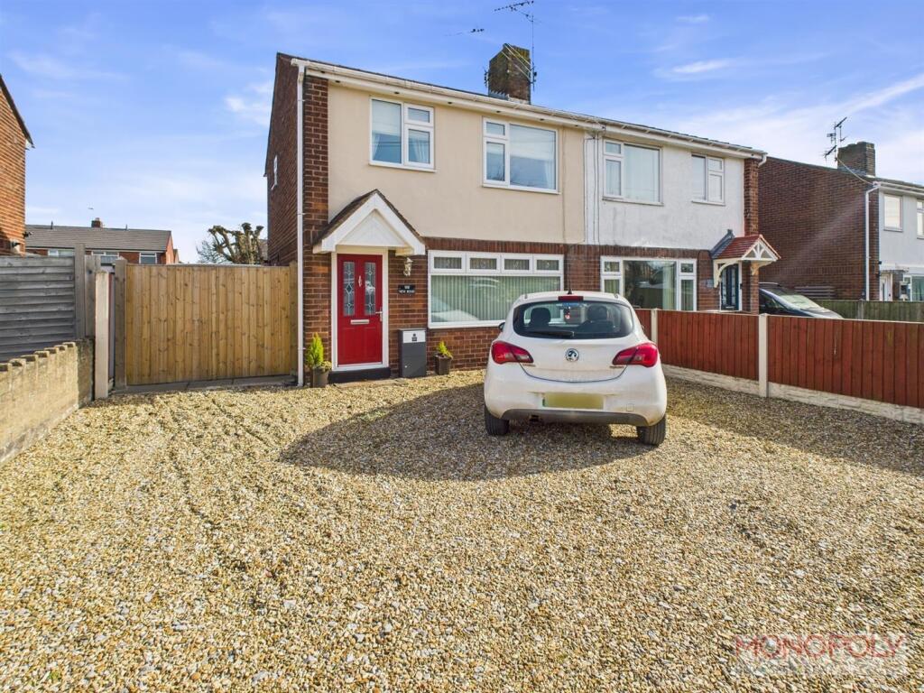 3 bedroom semi-detached house for sale in New Road, Wrexham, LL11
