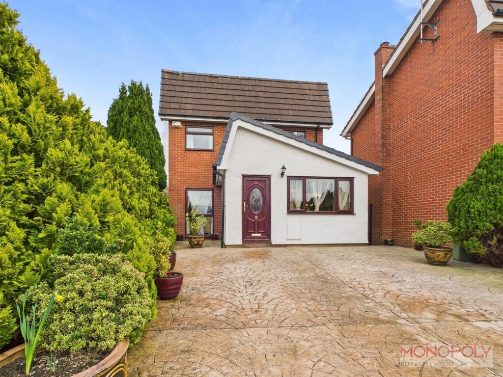 3 bedroom detached house for sale in The Homestead, Wrexham, LL14