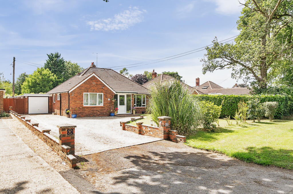 3 bedroom bungalow for sale in Abbey Road, Medstead, Alton, Hampshire, GU34