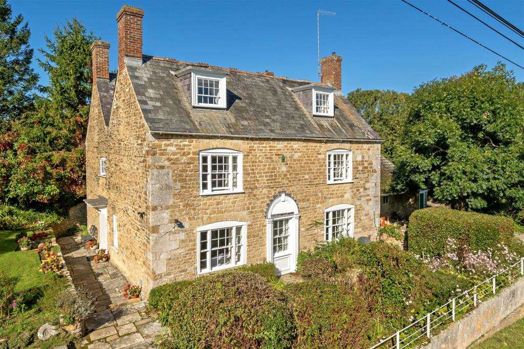 5 bedroom detached house for sale in Causeway, Weymouth, DT4