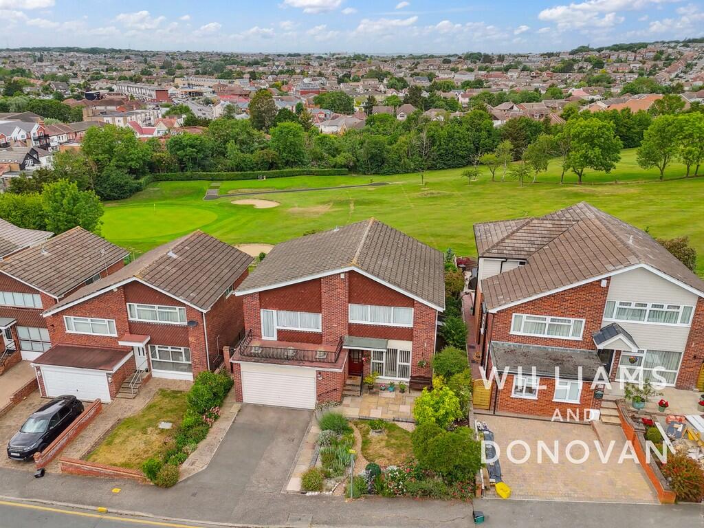 4 bedroom detached house for sale in Boyce Green, South Benfleet, SS7