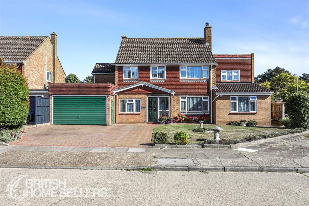 6 bedroom detached house for sale in Salehurst Road, Ipswich, Suffolk, IP3