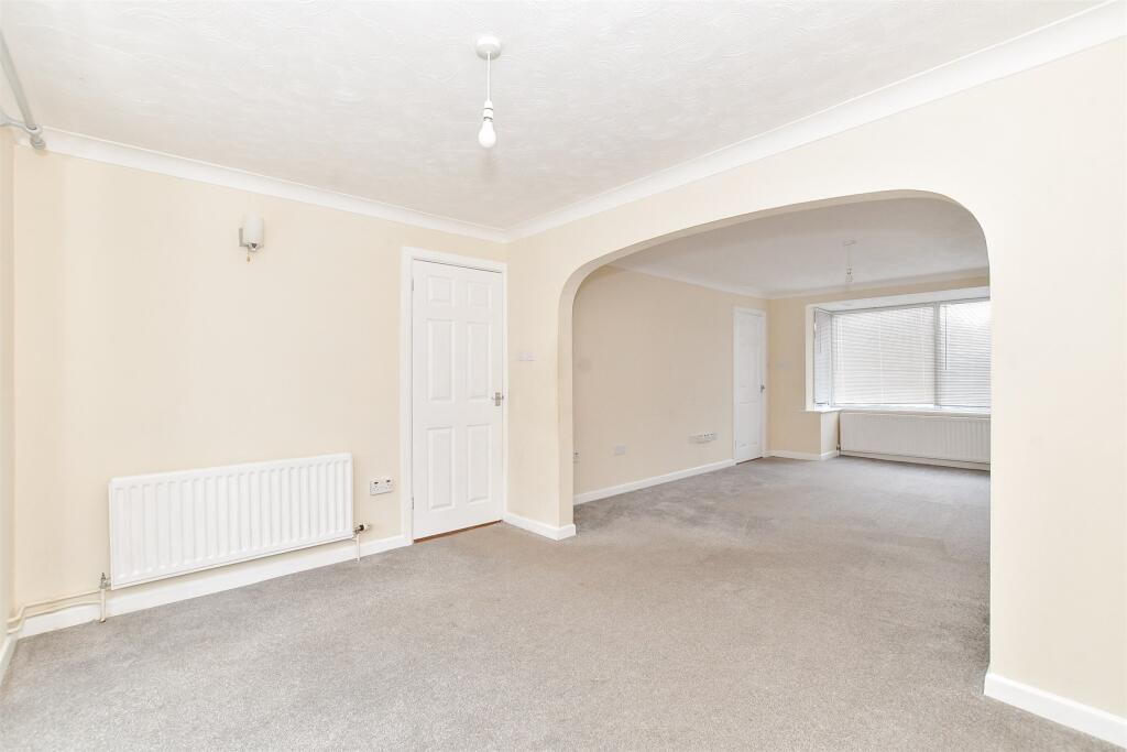 4 bedroom detached house for sale in Cornbrook Grove, Waterlooville ...