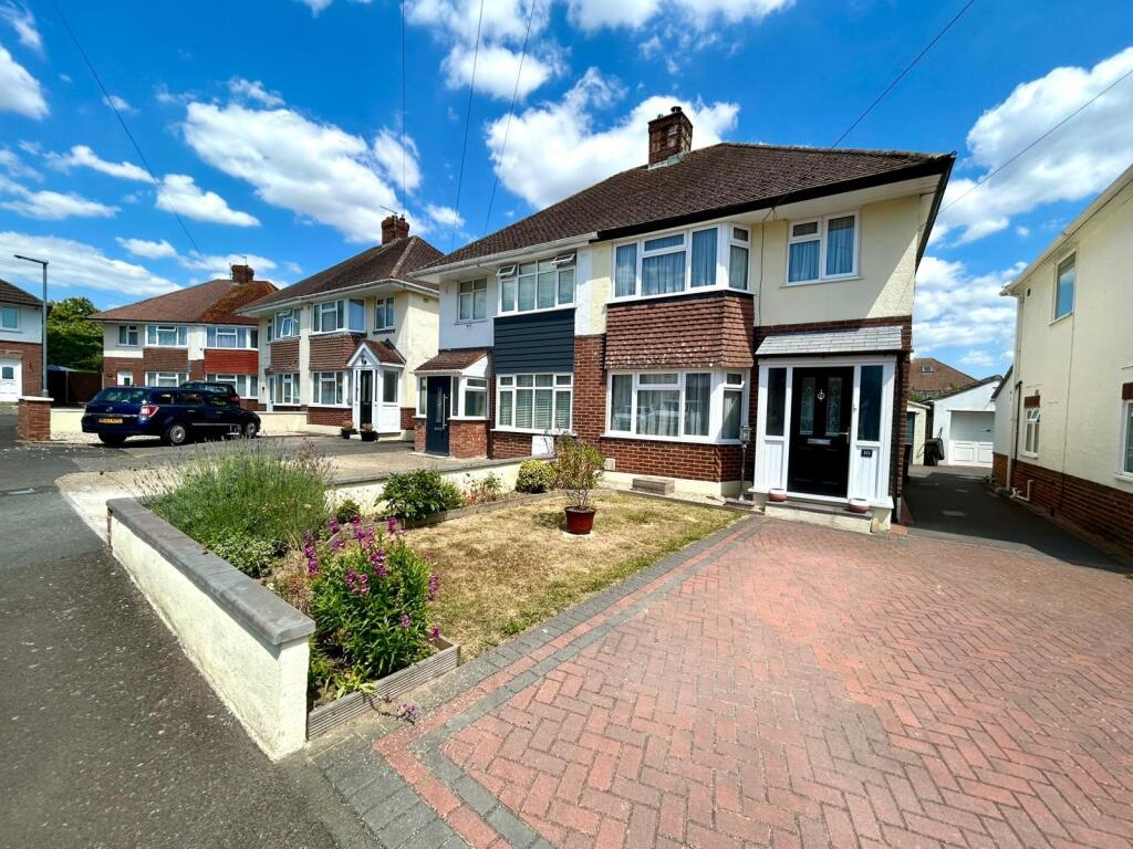 3 bedroom semi-detached house for sale in Albert Close, Yeovil, BA21