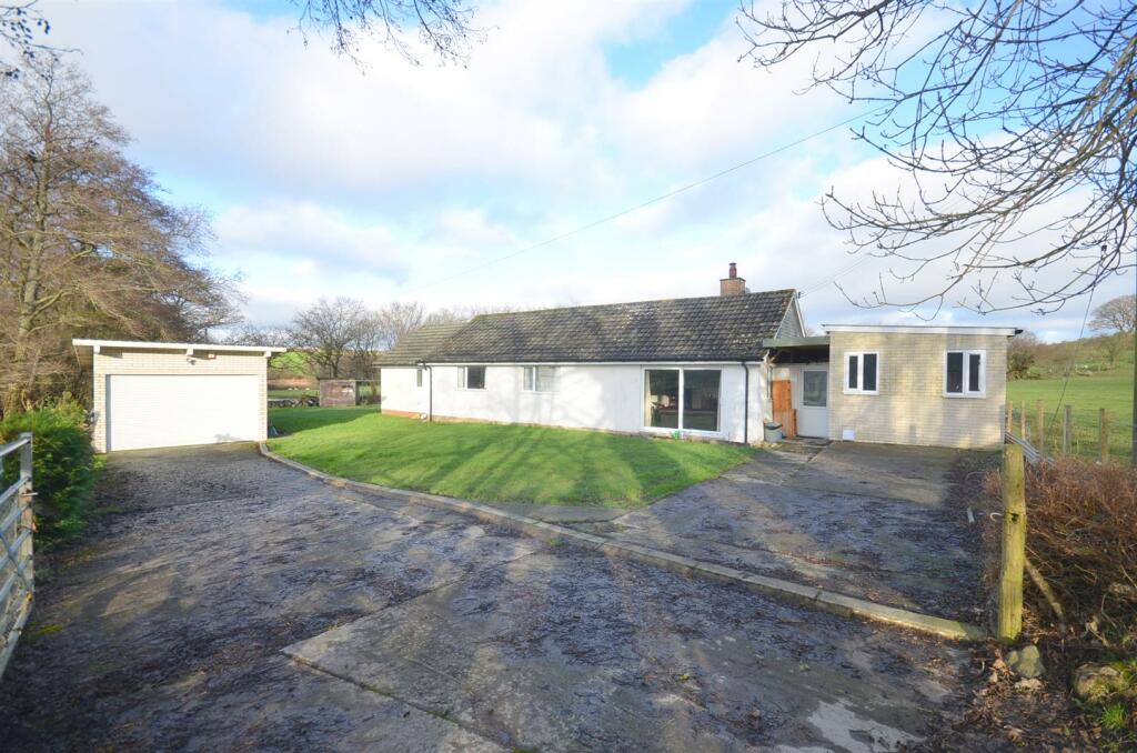 3 bedroom detached bungalow for sale in Llanwrthwl, Llandrindod Wells, LD1