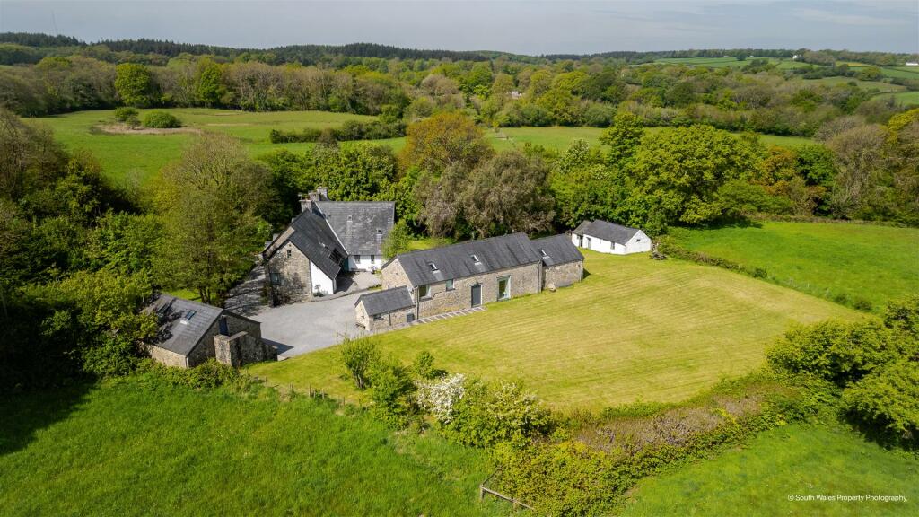 7 bedroom detached house for sale in Pendoylan, Cowbridge, CF71