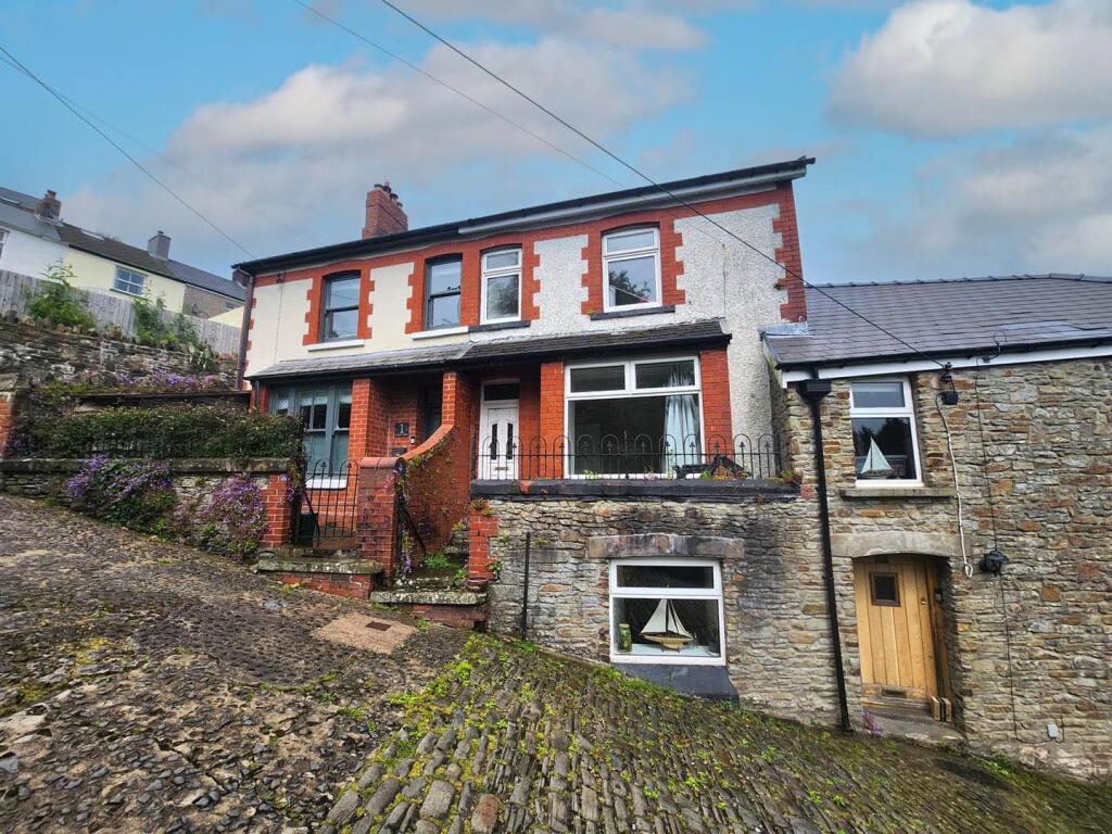 3 bedroom cottage for sale in Edith Villas, Llantrisant, CF72