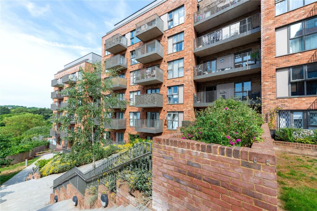 2 bedroom flat for rent in Rosalind Drive, Maidstone, ME14