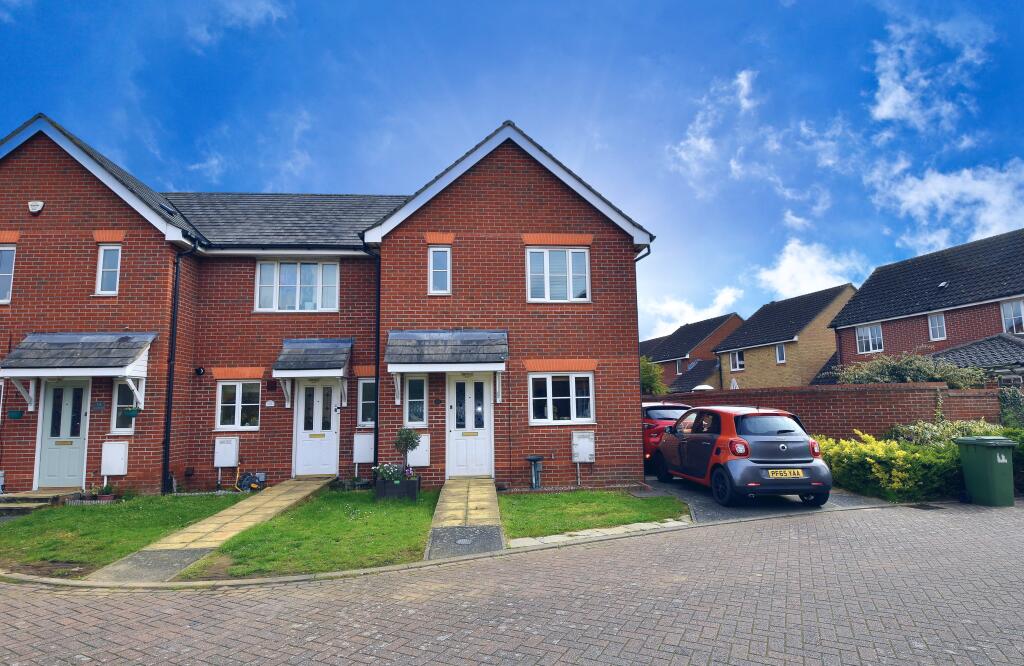 3 bedroom end of terrace house for sale in Forester Close, Pinewood ...