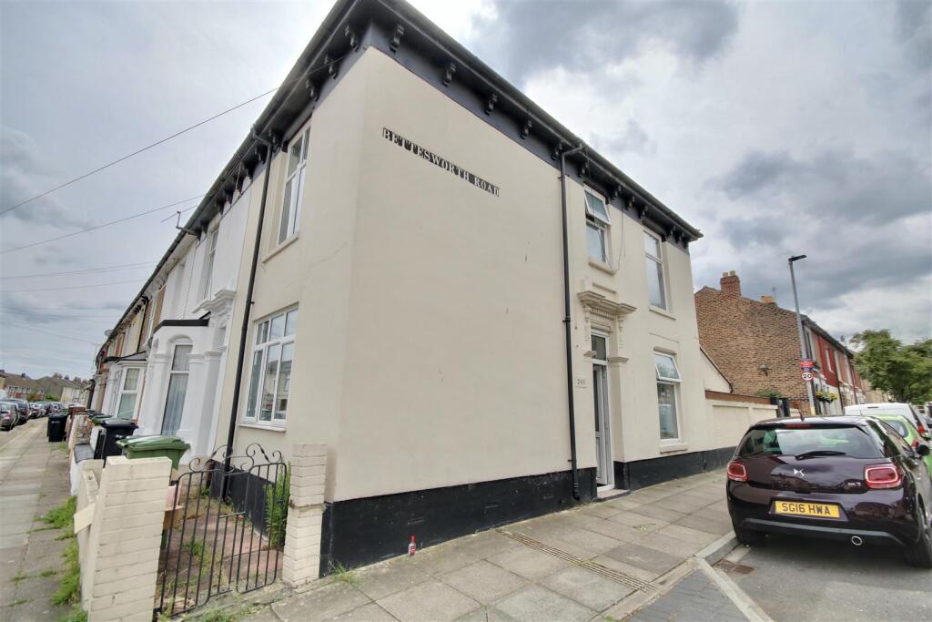 3 bedroom end of terrace house for rent in Shearer Road, Portsmouth, PO1