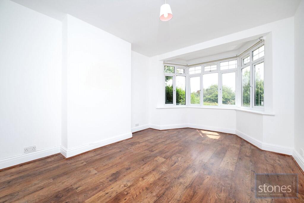3 bedroom house for rent in High Road, London, N2