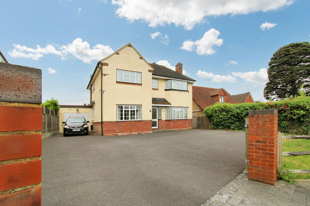 4 Bedroom Detached House For Sale In Ayling Lane Aldershot Gu11