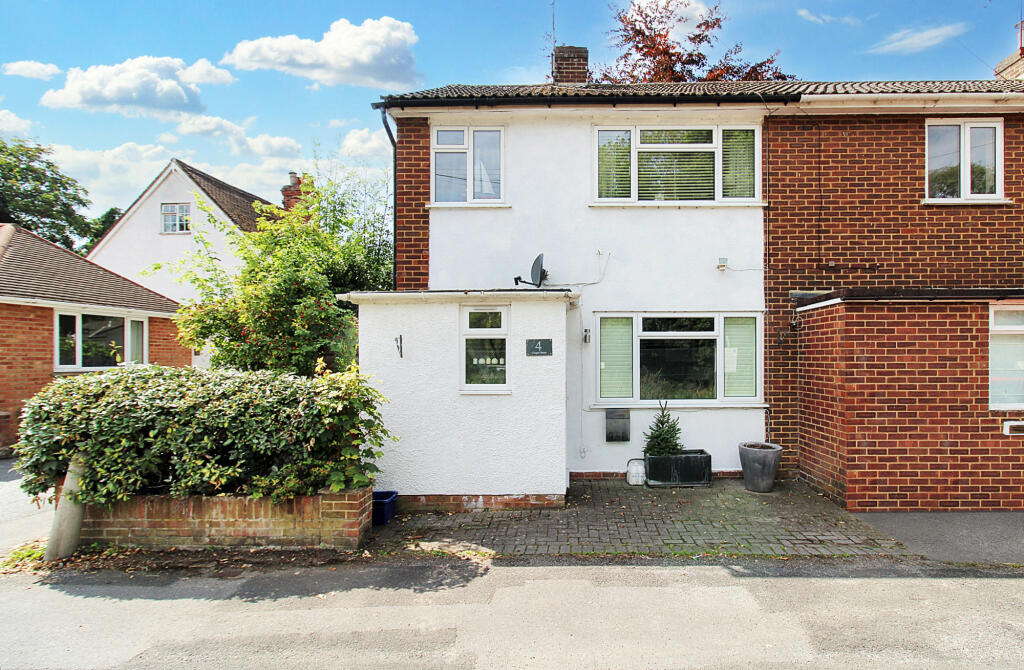 3 bedroom end of terrace house for sale in Chapel Street, Farnborough ...