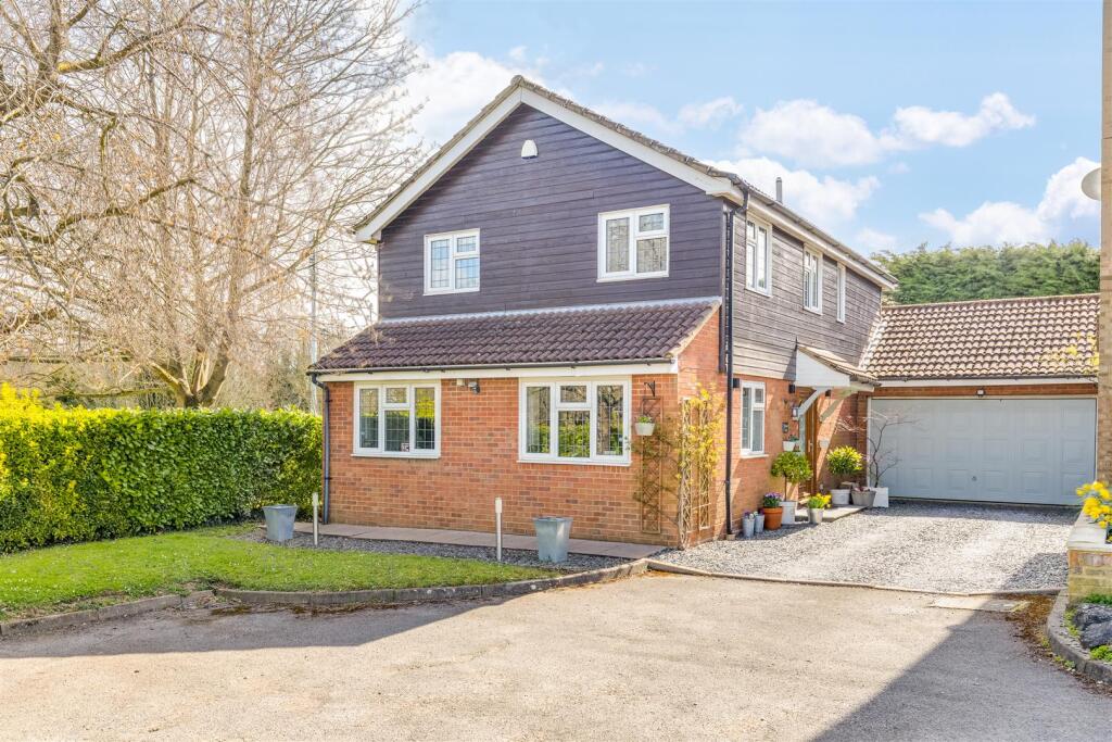 4 bedroom detached house for sale in Howard Gate, Letchworth Garden ...