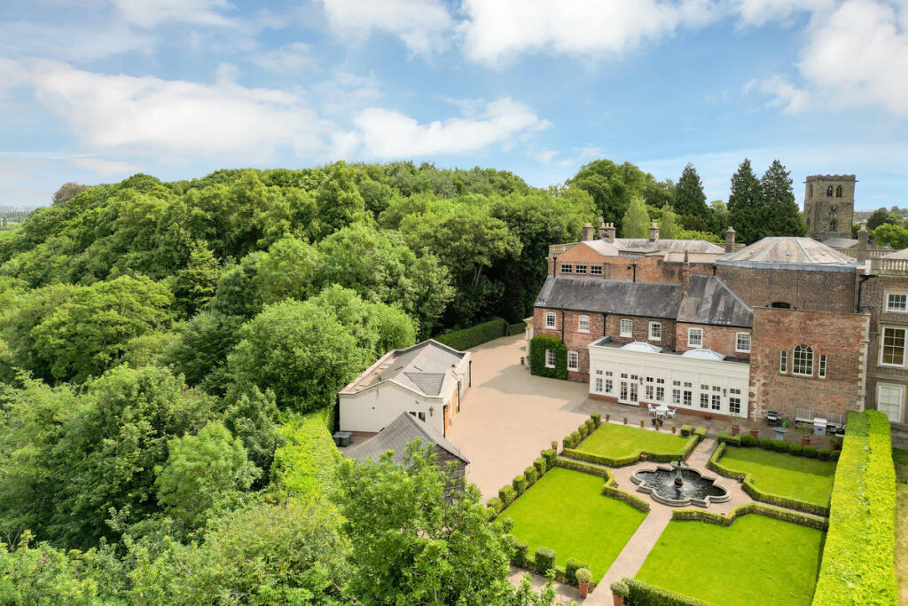 6 bedroom country house for sale in Holgate, Clifton Village, NG11