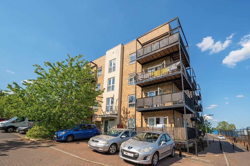 2 bedroom block of apartments for sale in Reading, Berkshire, RG30