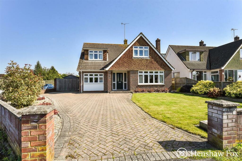 4 bedroom detached house for sale in Wood Road, Ashurst, Hampshire, SO40