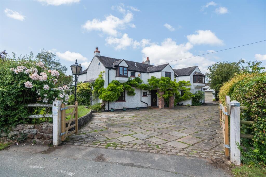 4 bedroom detached house for sale in Cross Lanes, Oscroft Nr. Tarvin, CH3