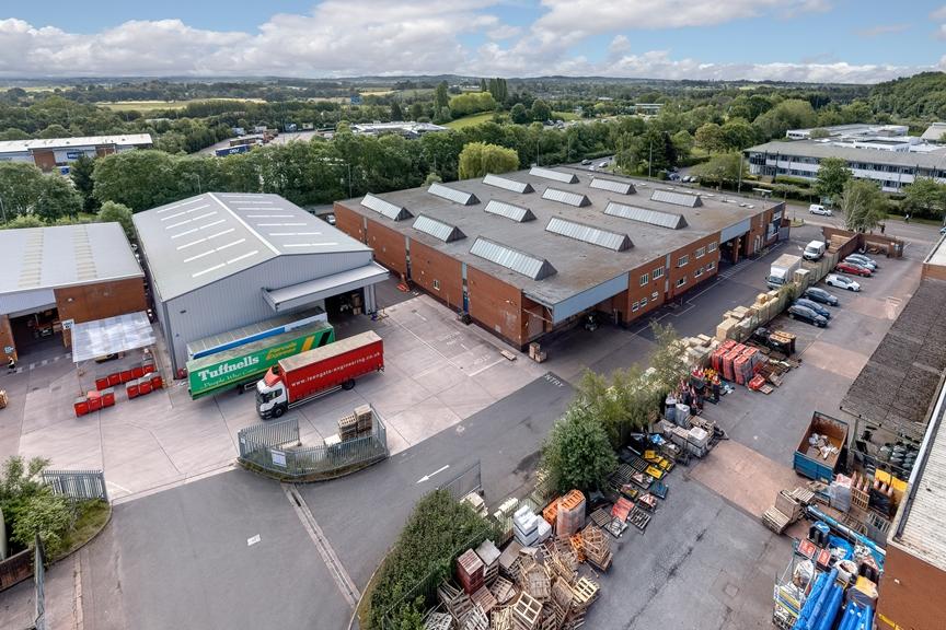 Warehouse to lease in Kestrel Way, Exeter, Devon, EX2
