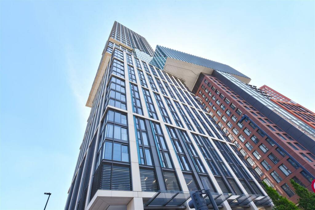 2 bedroom flat for sale in Damac Tower, 67 Bondway, Nine Elms, London, SW8