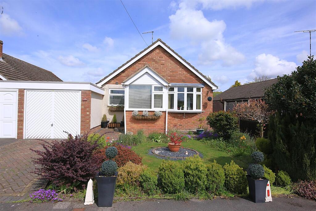 2 bedroom detached bungalow for sale in South View Road, Long Lawford, Rugby, CV23