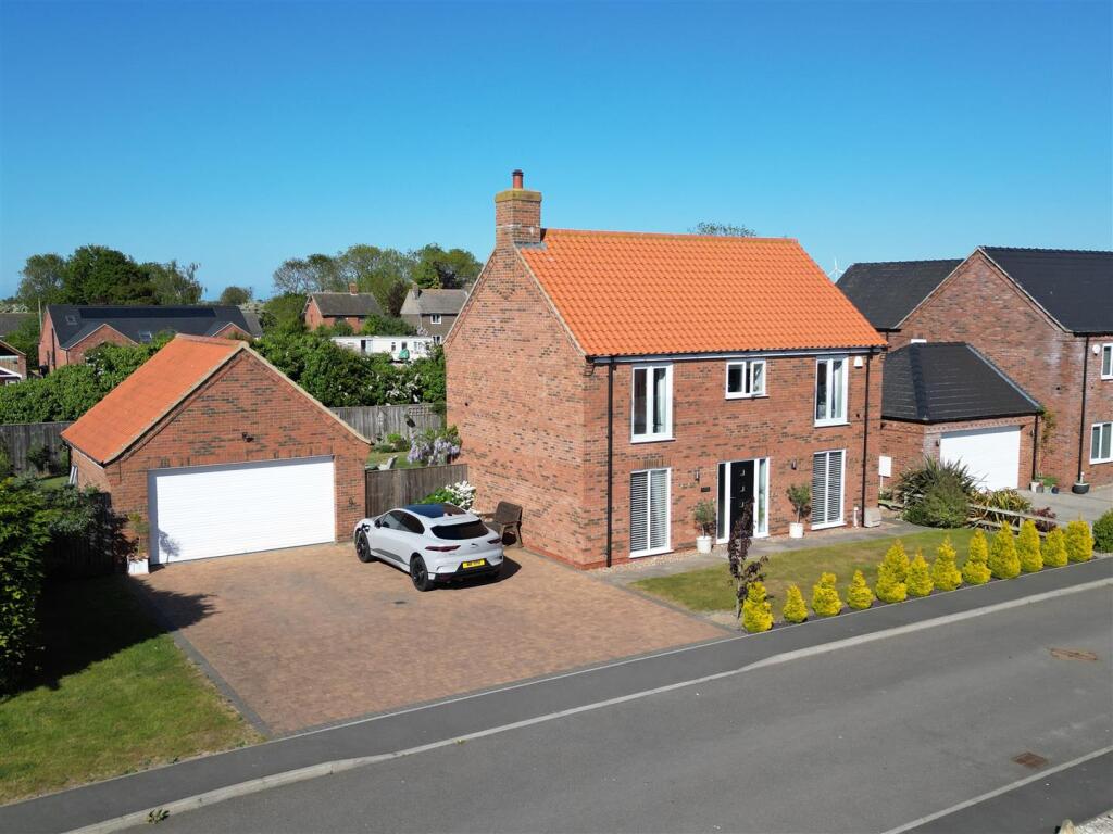 4 bedroom detached house for sale in Stoneleigh Farm Drive, Maltby Le ...