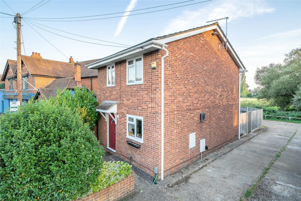 3 bedroom detached house for sale in High Street, Old Woking, Woking ...