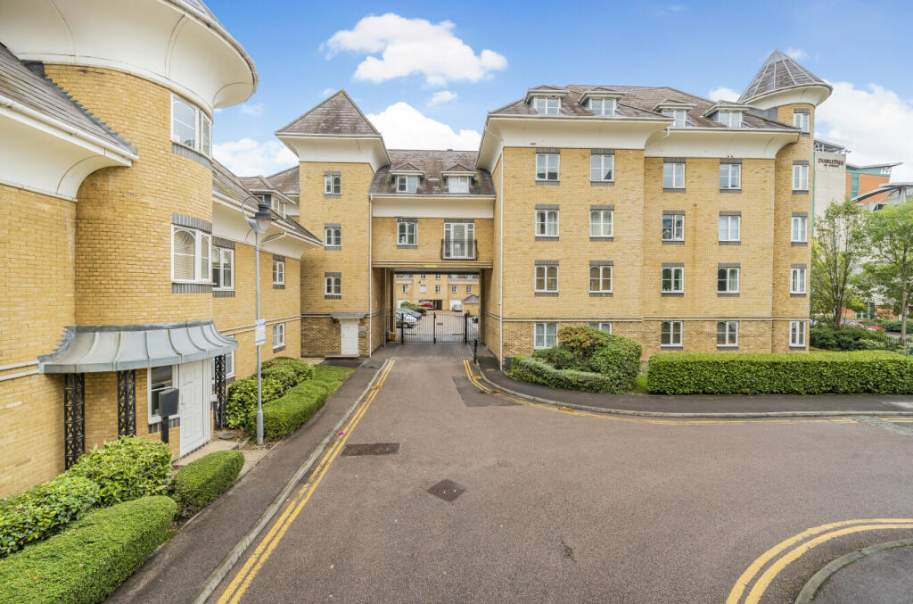 2 bedroom flat for sale in Century Court, Victoria Way, Woking, Surrey ...