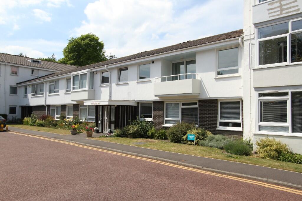 2 bedroom apartment for sale in Compton Place Road, Eastbourne, BN21