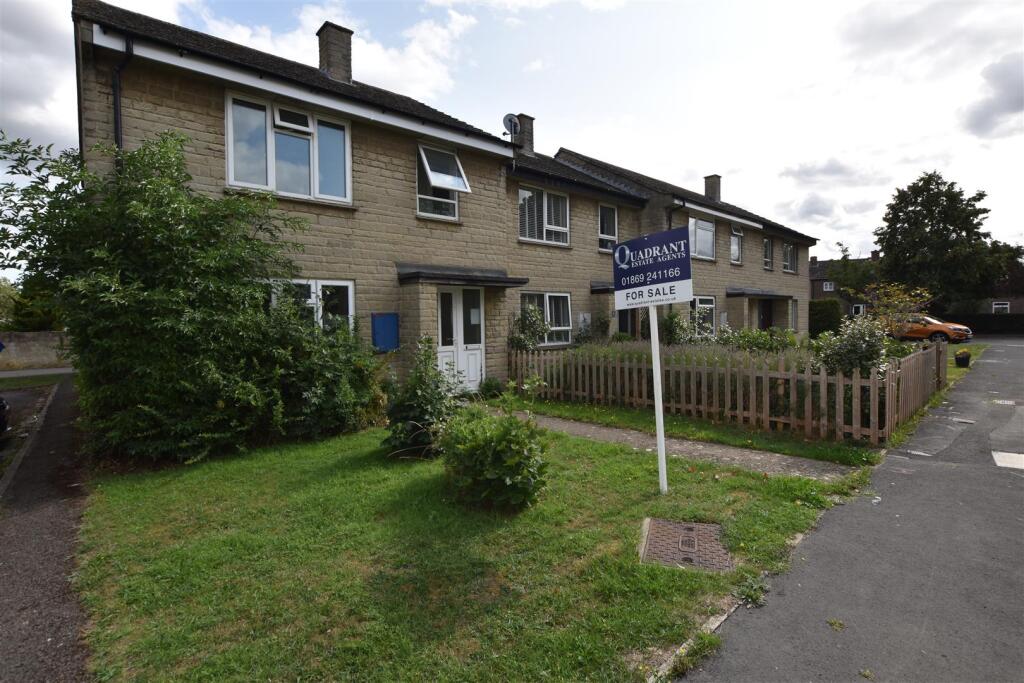 3 bedroom end of terrace house for sale in Orchard Rise, Chesterton, OX26