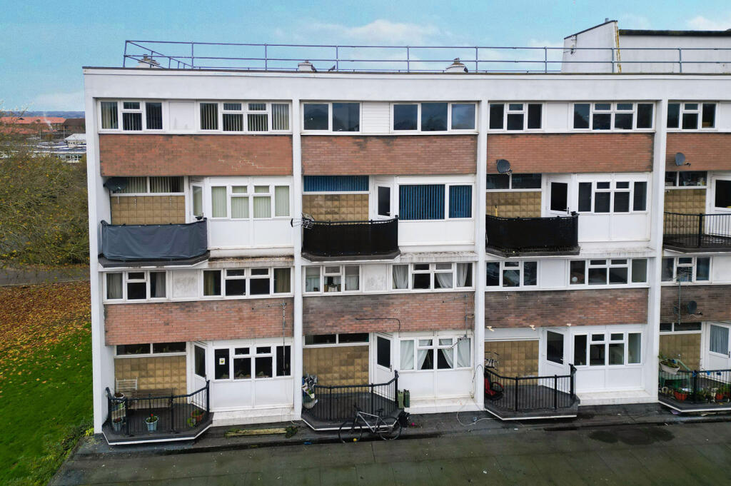 3 bedroom apartment for sale in Whitmore Way, Fryerns, Basildon, Essex ...