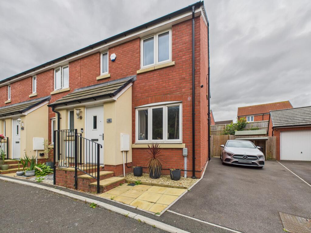 3 bedroom semi-detached house for sale in Celandine Way, North Petherton, Bridgwater, TA5