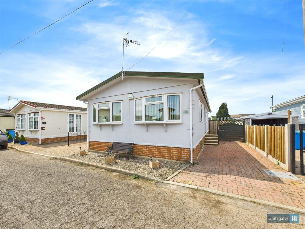 2 bedroom park home for sale in Plumtree Park, Bircotes, Doncaster ...