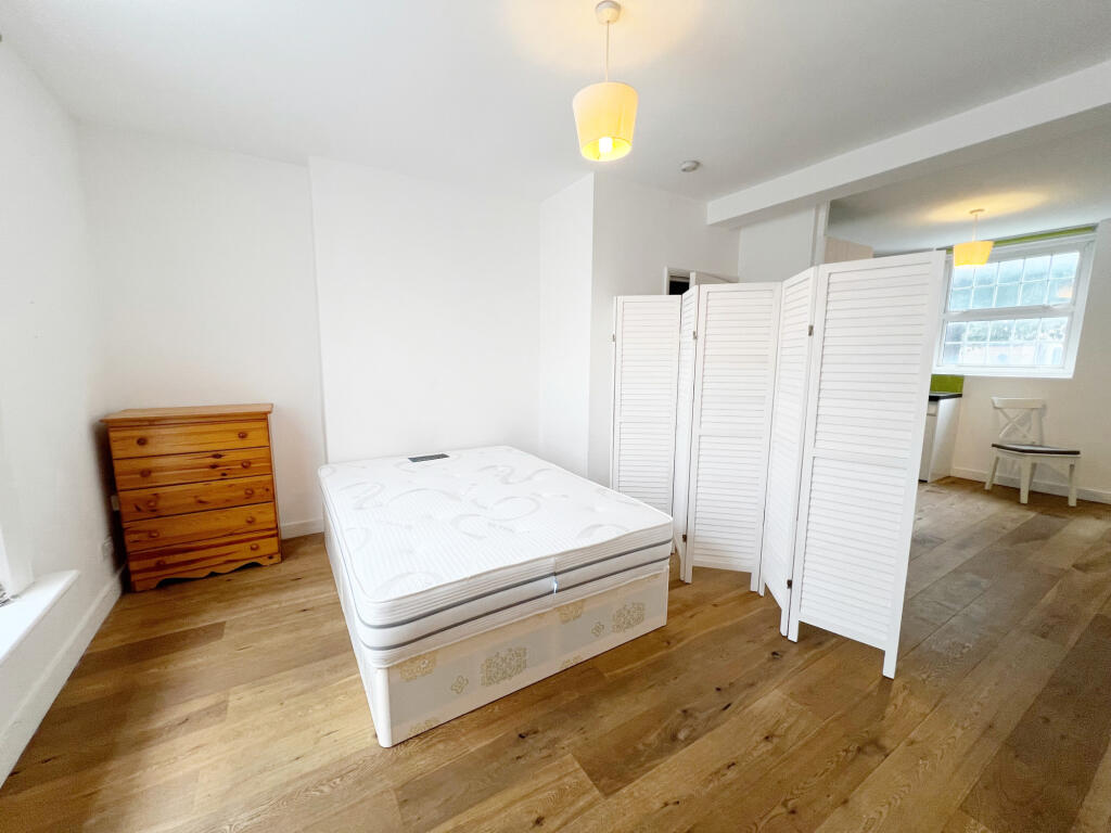 Studio flat for rent in New Cross Road, New Cross, SE14