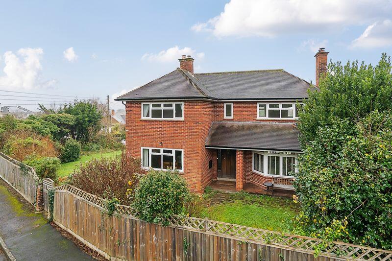 3 bedroom detached house for sale in Pyles Thorne Close, Wellington, TA21