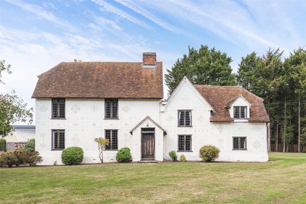 4 bedroom detached house for sale in Cutlers Green, Thaxted, Dunmow, CM6