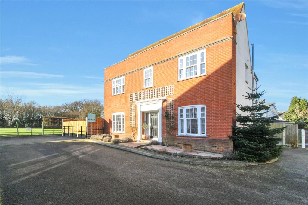 4 bedroom detached house for sale in Ashingdon Heights, Rochford, Essex ...