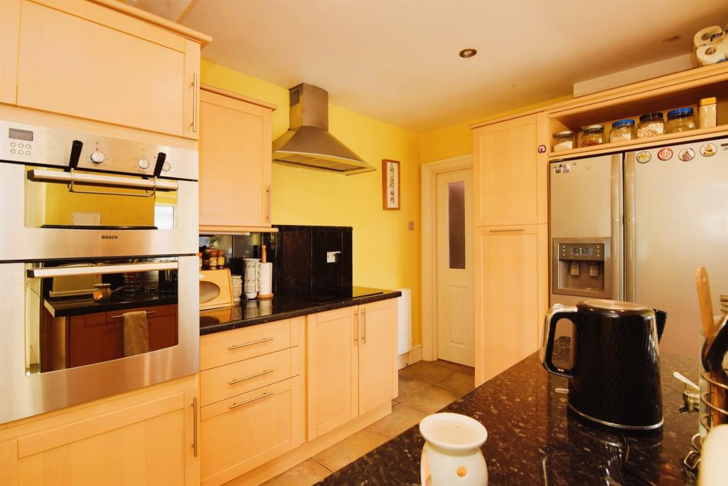 3 bedroom detached house for sale in Folksworth Road, Norman Cross ...